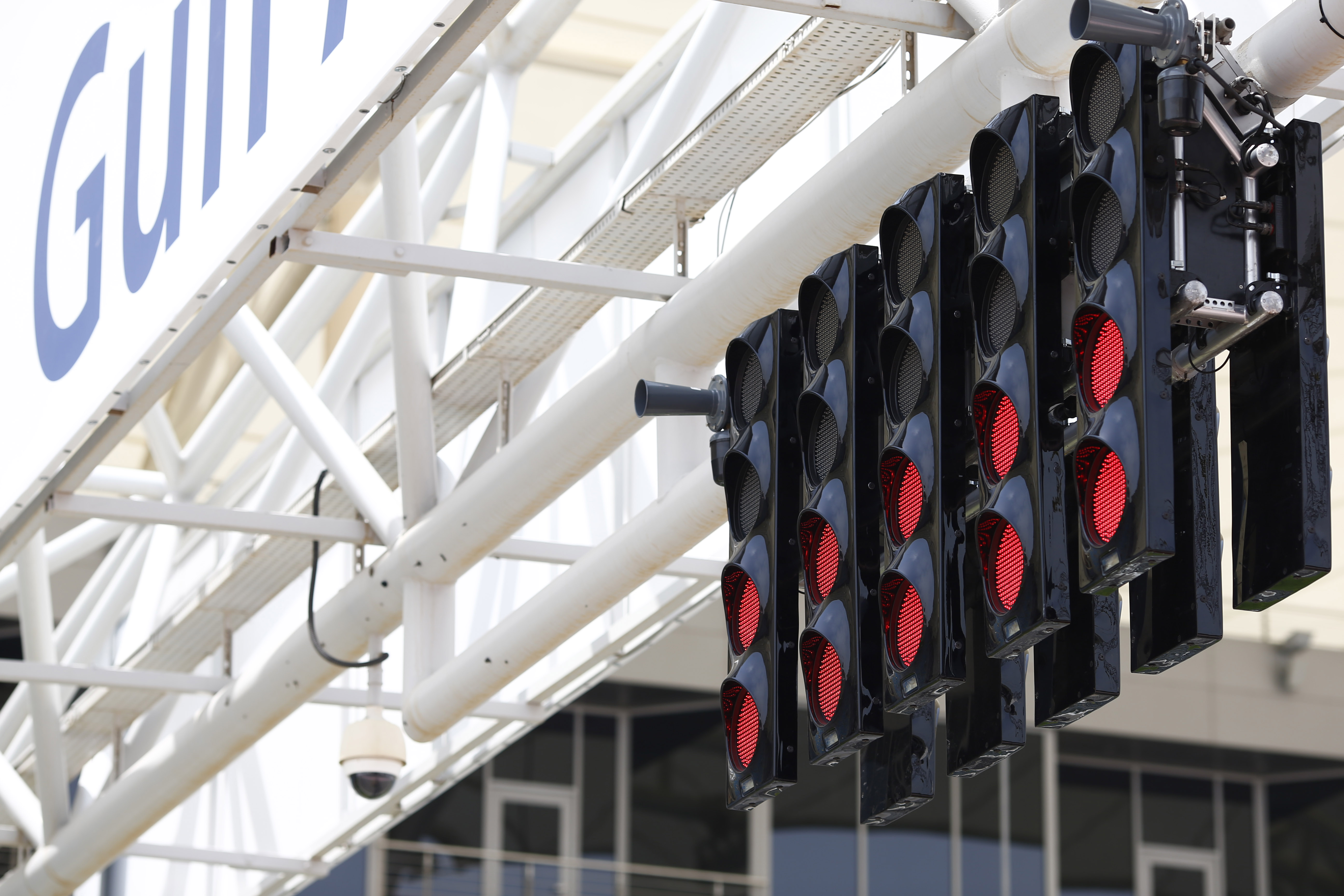 F1 to fix start light visibility problem F1 to fix start light visibility problem